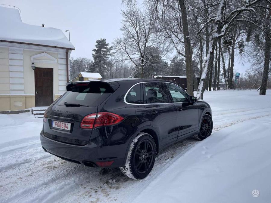Melns Porsche Cayenne 2011 Utena, ar dzinēja tilpumu 3.00 L un nobraukumu 274 tūkst. km par 14700 €, foto 4 vietnē AUTOMOTO.COM.LV