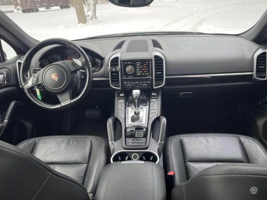 Melns Porsche Cayenne 2011 Utena, ar dzinēja tilpumu 3.00 L un nobraukumu 274 tūkst. km par 14700 €, foto 16 vietnē AUTOMOTO.COM.LV