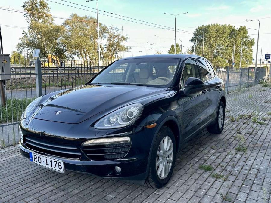 Black Porsche Cayenne 2011 in Riga, with an engine capacity of 3.60 L and mileage of 241 thousand km for 8000 €, photo 1 on AUTOMOTO.COM.LV