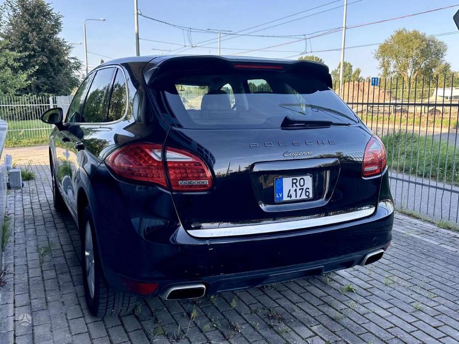 Black Porsche Cayenne 2011 in Riga, with an engine capacity of 3.60 L and mileage of 241 thousand km for 8000 €, photo 5 on AUTOMOTO.COM.LV