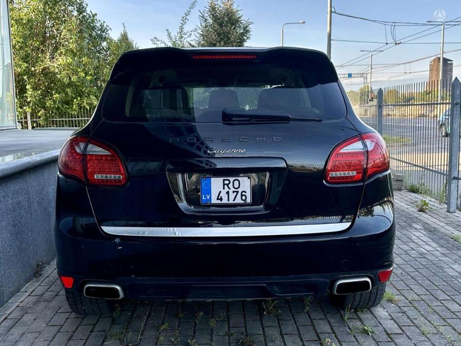 Black Porsche Cayenne 2011 in Riga, with an engine capacity of 3.60 L and mileage of 241 thousand km for 8000 €, photo 6 on AUTOMOTO.COM.LV
