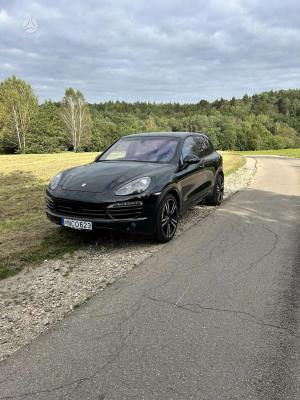 Black Porsche Cayenne 2011 in Vilnius, with an engine capacity of 2.97 L and mileage of 340 thousand km for 16500 €, photo 2 on AUTOMOTO.COM.LV