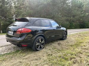 Black Porsche Cayenne 2011 in Vilnius, with an engine capacity of 2.97 L and mileage of 340 thousand km for 16500 €, photo 5 on AUTOMOTO.COM.LV