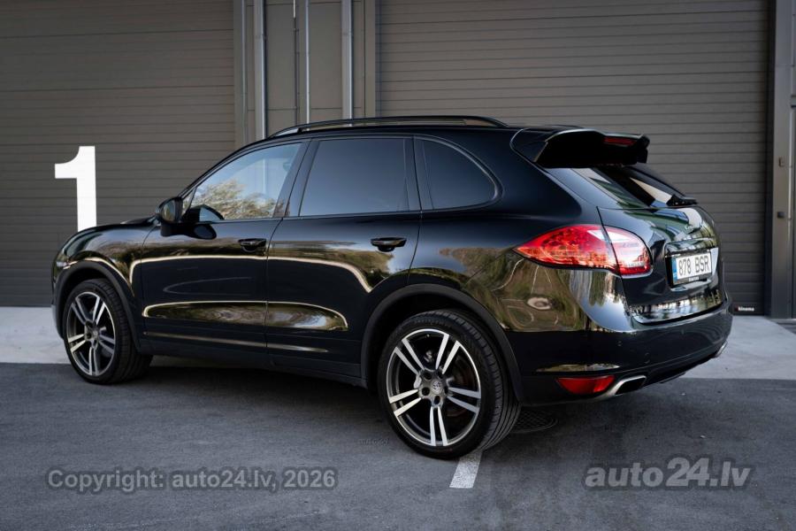 Melns Porsche Cayenne 2011 Tallina, ar dzinēja tilpumu 4.80 L un nobraukumu 266 tūkst. km par 12490 €, foto 4 vietnē AUTOMOTO.COM.LV