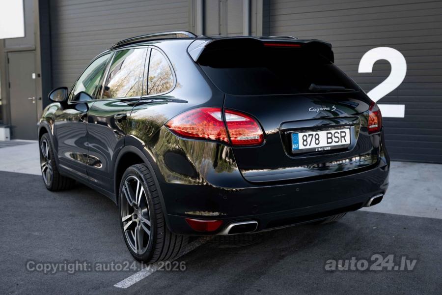 Melns Porsche Cayenne 2011 Tallina, ar dzinēja tilpumu 4.80 L un nobraukumu 266 tūkst. km par 12490 €, foto 6 vietnē AUTOMOTO.COM.LV