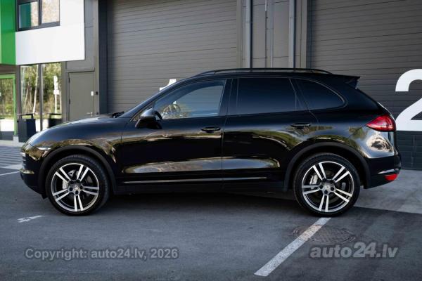 Black Porsche Cayenne 2011 in Tallinn, with an engine capacity of 4.80 L and mileage of 266 thousand km for 12490 €, photo 10 on AUTOMOTO.COM.LV