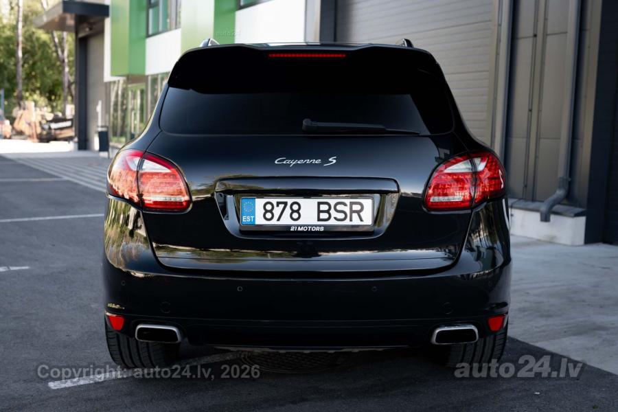 Melns Porsche Cayenne 2011 Tallina, ar dzinēja tilpumu 4.80 L un nobraukumu 266 tūkst. km par 12490 €, foto 12 vietnē AUTOMOTO.COM.LV