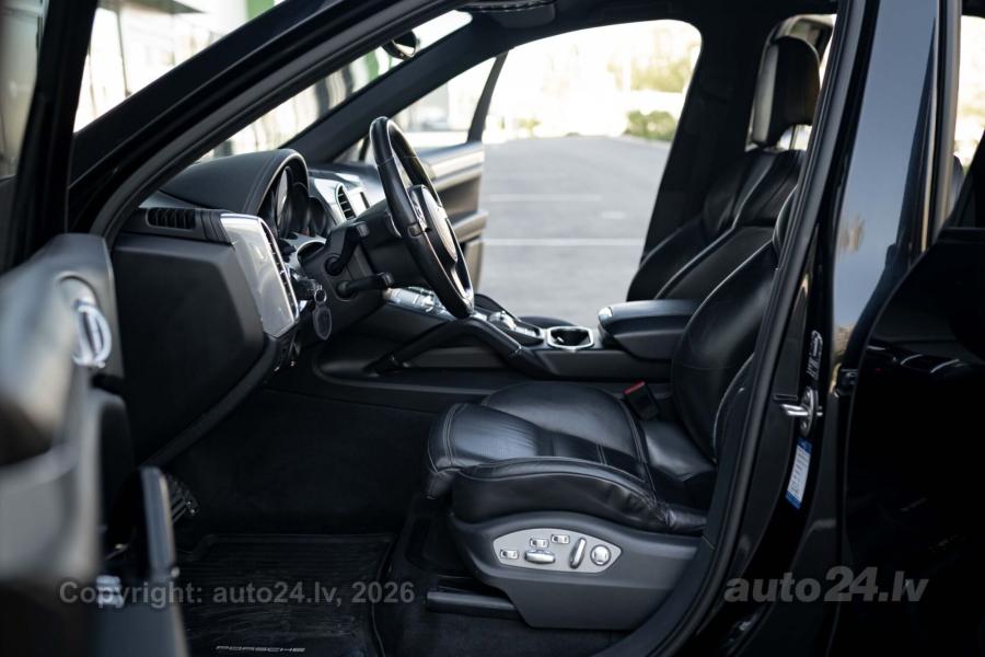 Melns Porsche Cayenne 2011 Tallina, ar dzinēja tilpumu 4.80 L un nobraukumu 266 tūkst. km par 12490 €, foto 14 vietnē AUTOMOTO.COM.LV