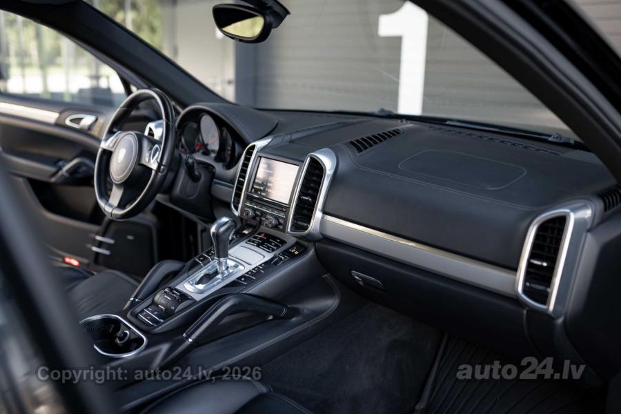 Melns Porsche Cayenne 2011 Tallina, ar dzinēja tilpumu 4.80 L un nobraukumu 266 tūkst. km par 12490 €, foto 20 vietnē AUTOMOTO.COM.LV