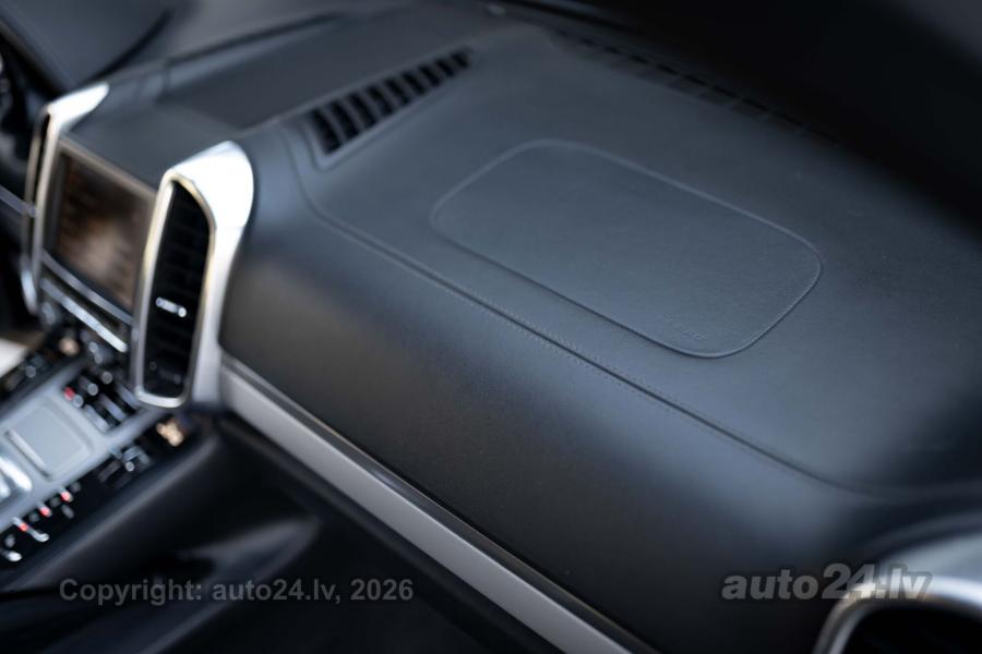Melns Porsche Cayenne 2011 Tallina, ar dzinēja tilpumu 4.80 L un nobraukumu 266 tūkst. km par 12490 €, foto 23 vietnē AUTOMOTO.COM.LV