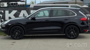 Black Porsche Cayenne 2011 in Liepaja, with an engine capacity of 3.00 L and mileage of 268 thousand km for 17500 €, photo 3 on AUTOMOTO.COM.LV