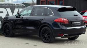 Black Porsche Cayenne 2011 in Liepaja, with an engine capacity of 3.00 L and mileage of 268 thousand km for 17500 €, photo 4 on AUTOMOTO.COM.LV