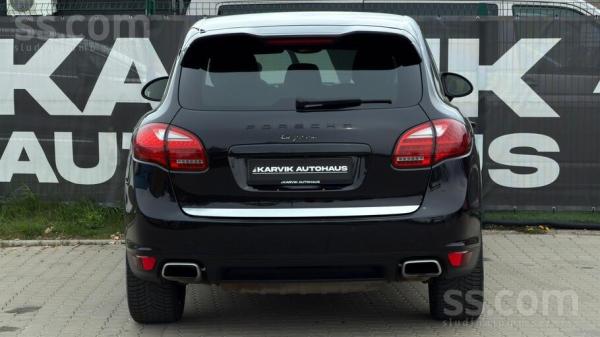 Melns Porsche Cayenne 2011 Liepāja, ar dzinēja tilpumu 3.00 L un nobraukumu 268 tūkst. km par 17500 €, foto 4 vietnē AUTOMOTO.COM.LV