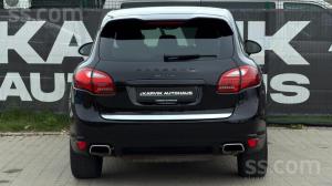Black Porsche Cayenne 2011 in Liepaja, with an engine capacity of 3.00 L and mileage of 268 thousand km for 17500 €, photo 5 on AUTOMOTO.COM.LV