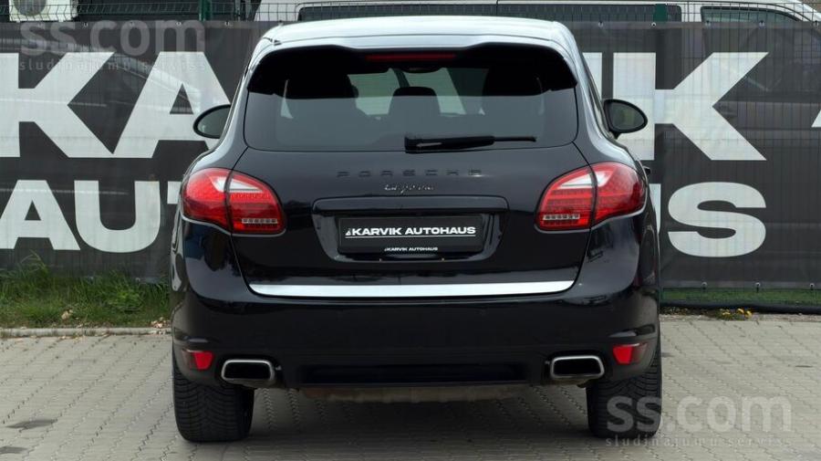 Black Porsche Cayenne 2011 in Liepaja, with an engine capacity of 3.00 L and mileage of 268 thousand km for 17500 €, photo 5 on AUTOMOTO.COM.LV