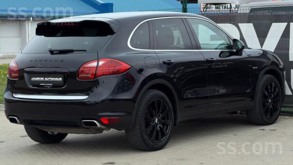 Melns Porsche Cayenne 2011 Liepāja, ar dzinēja tilpumu 3.00 L un nobraukumu 268 tūkst. km par 17500 €, foto 5 vietnē AUTOMOTO.COM.LV