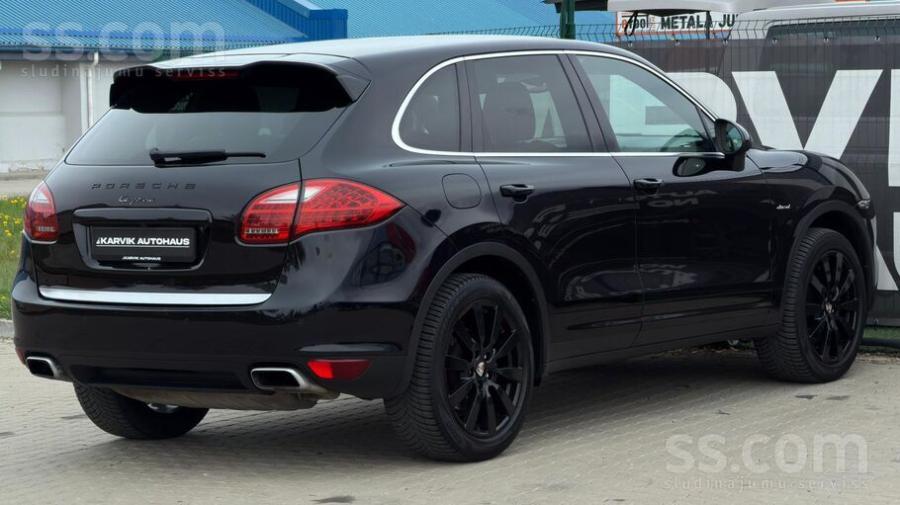 Black Porsche Cayenne 2011 in Liepaja, with an engine capacity of 3.00 L and mileage of 268 thousand km for 17500 €, photo 6 on AUTOMOTO.COM.LV