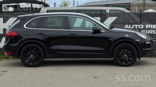 Melns Porsche Cayenne 2011 Liepāja, ar dzinēja tilpumu 3.00 L un nobraukumu 268 tūkst. km par 17500 €, foto 6 vietnē AUTOMOTO.COM.LV