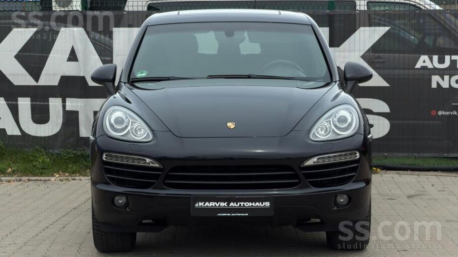 Black Porsche Cayenne 2011 in Liepaja, with an engine capacity of 3.00 L and mileage of 268 thousand km for 17500 €, photo 9 on AUTOMOTO.COM.LV