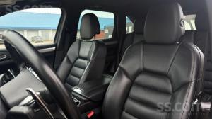 Black Porsche Cayenne 2011 in Liepaja, with an engine capacity of 3.00 L and mileage of 268 thousand km for 17500 €, photo 13 on AUTOMOTO.COM.LV