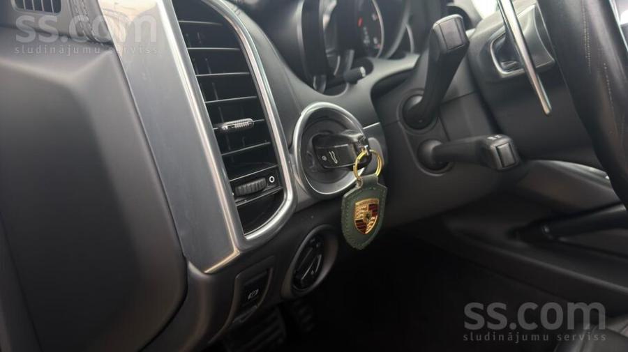 Black Porsche Cayenne 2011 in Liepaja, with an engine capacity of 3.00 L and mileage of 268 thousand km for 17500 €, photo 14 on AUTOMOTO.COM.LV