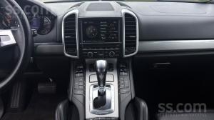 Black Porsche Cayenne 2011 in Liepaja, with an engine capacity of 3.00 L and mileage of 268 thousand km for 17500 €, photo 16 on AUTOMOTO.COM.LV