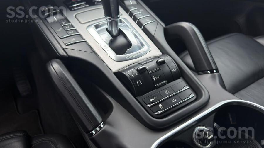 Black Porsche Cayenne 2011 in Liepaja, with an engine capacity of 3.00 L and mileage of 268 thousand km for 17500 €, photo 18 on AUTOMOTO.COM.LV