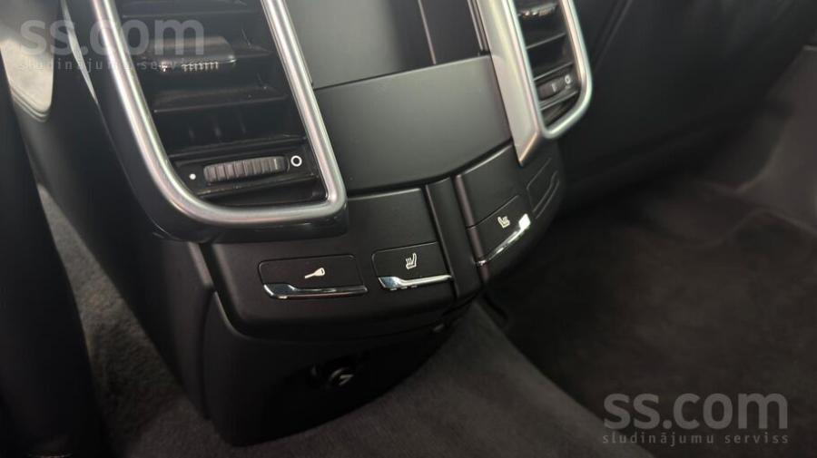 Black Porsche Cayenne 2011 in Liepaja, with an engine capacity of 3.00 L and mileage of 268 thousand km for 17500 €, photo 24 on AUTOMOTO.COM.LV
