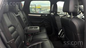 Black Porsche Cayenne 2011 in Liepaja, with an engine capacity of 3.00 L and mileage of 268 thousand km for 17500 €, photo 25 on AUTOMOTO.COM.LV