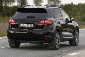 Black Porsche Cayenne 2011 in Ogre, with an engine capacity of 3.00 L and mileage of 365 thousand km for 14450 €, photo 4 on AUTOMOTO.COM.LV