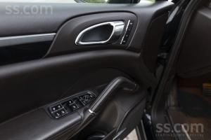 Black Porsche Cayenne 2011 in Ogre, with an engine capacity of 3.00 L and mileage of 365 thousand km for 14450 €, photo 13 on AUTOMOTO.COM.LV