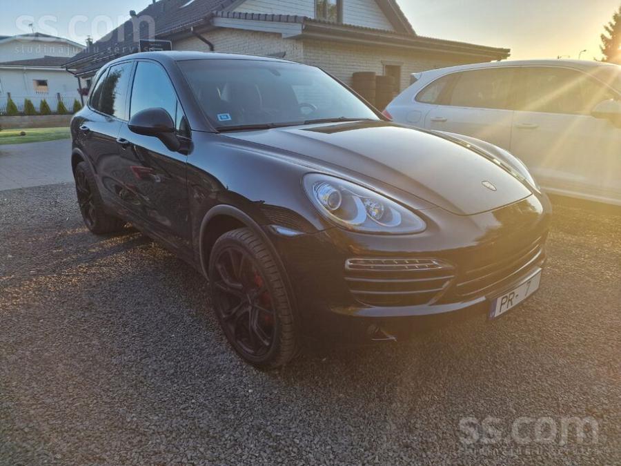 Black Porsche Cayenne 2011 in Riga, with an engine capacity of 3.00 L and mileage of 293 thousand km for 17500 €, photo 11 on AUTOMOTO.COM.LV