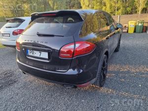 Black Porsche Cayenne 2011 in Riga, with an engine capacity of 3.00 L and mileage of 293 thousand km for 17500 €, photo 12 on AUTOMOTO.COM.LV