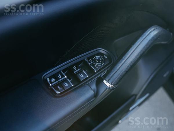 Black Porsche Cayenne 2011 in Riga, with an engine capacity of 3.00 L and mileage of 305 thousand km for 10950 €, photo 8 on AUTOMOTO.COM.LV