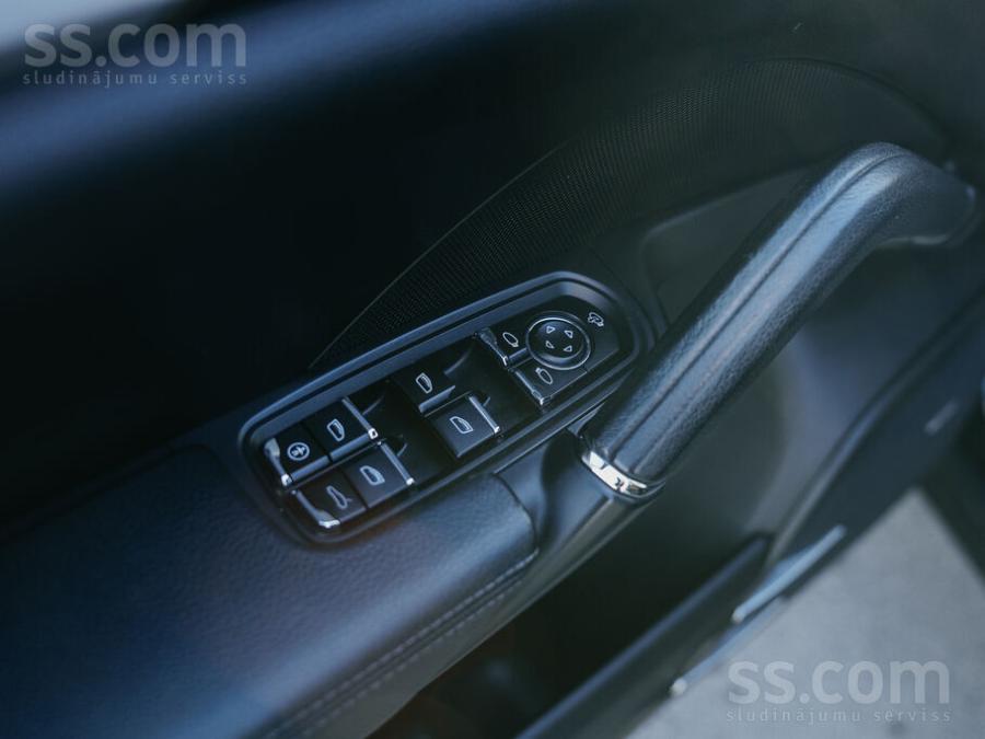 Black Porsche Cayenne 2011 in Riga, with an engine capacity of 3.00 L and mileage of 305 thousand km for 10950 €, photo 9 on AUTOMOTO.COM.LV