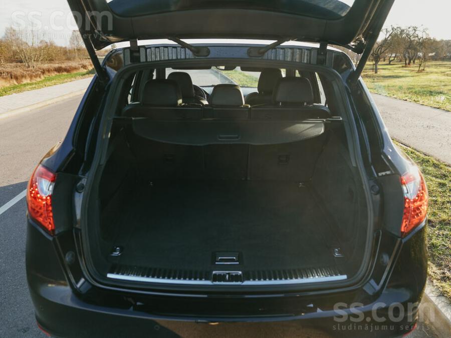 Black Porsche Cayenne 2011 in Riga, with an engine capacity of 3.00 L and mileage of 305 thousand km for 10950 €, photo 20 on AUTOMOTO.COM.LV