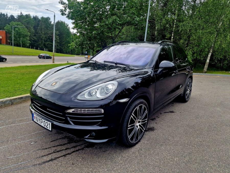 Black Porsche Cayenne 2011 in Vilnius, with an engine capacity of 3.00 L and mileage of 234 thousand km for 20800 €, photo 1 on AUTOMOTO.COM.LV