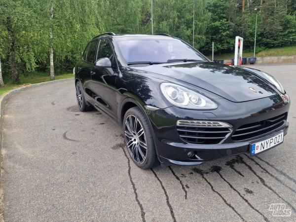 Black Porsche Cayenne 2011 in Vilnius, with an engine capacity of 3.00 L and mileage of 234 thousand km for 20800 €, photo 2 on AUTOMOTO.COM.LV