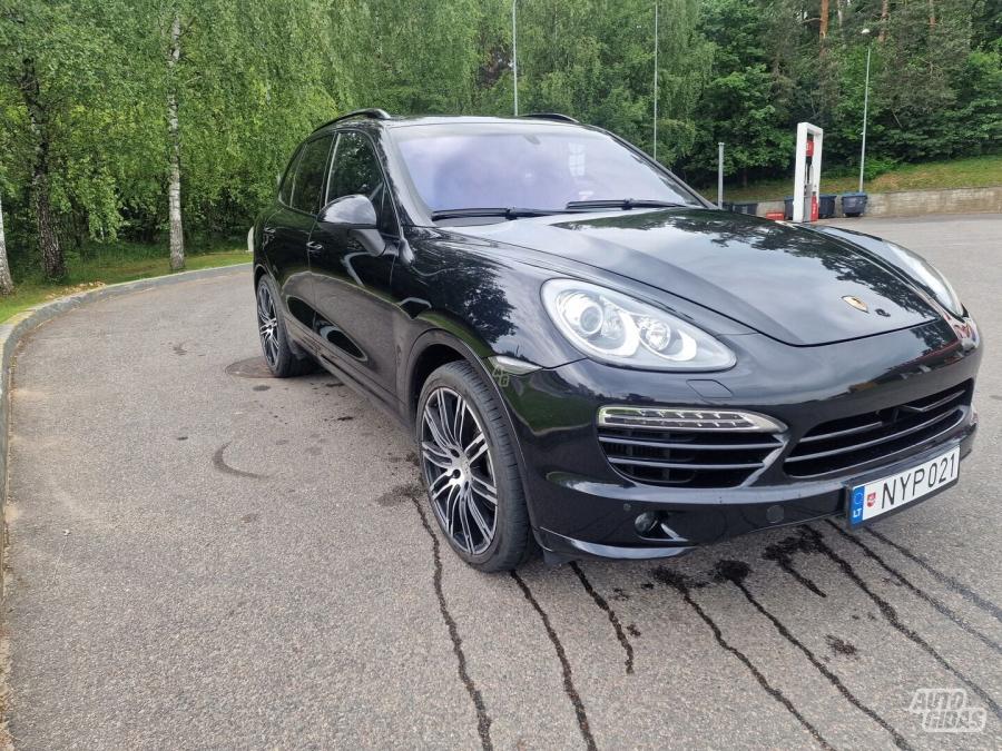 Black Porsche Cayenne 2011 in Vilnius, with an engine capacity of 3.00 L and mileage of 234 thousand km for 20800 €, photo 3 on AUTOMOTO.COM.LV