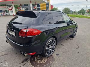 Black Porsche Cayenne 2011 in Vilnius, with an engine capacity of 3.00 L and mileage of 234 thousand km for 20800 €, photo 4 on AUTOMOTO.COM.LV