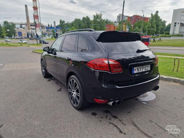 Black Porsche Cayenne 2011 in Vilnius, with an engine capacity of 3.00 L and mileage of 234 thousand km for 20800 €, photo 4 on AUTOMOTO.COM.LV
