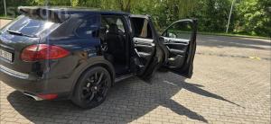 Melns Porsche Cayenne 2011 Dobele, ar dzinēja tilpumu 3.00 L un nobraukumu 306 tūkst. km par 12500 €, foto 6 vietnē AUTOMOTO.COM.LV