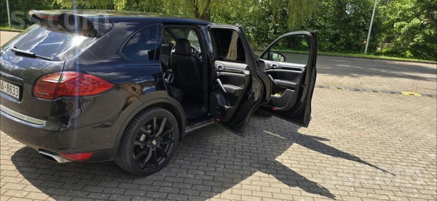Melns Porsche Cayenne 2011 Dobele, ar dzinēja tilpumu 3.00 L un nobraukumu 306 tūkst. km par 12500 €, foto 6 vietnē AUTOMOTO.COM.LV
