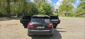 Melns Porsche Cayenne 2011 Dobele, ar dzinēja tilpumu 3.00 L un nobraukumu 306 tūkst. km par 12500 €, foto 9 vietnē AUTOMOTO.COM.LV