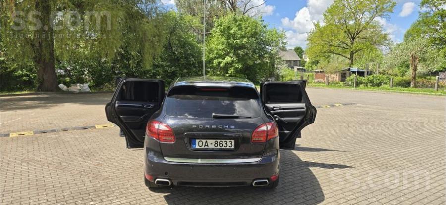 Melns Porsche Cayenne 2011 Dobele, ar dzinēja tilpumu 3.00 L un nobraukumu 306 tūkst. km par 12500 €, foto 9 vietnē AUTOMOTO.COM.LV