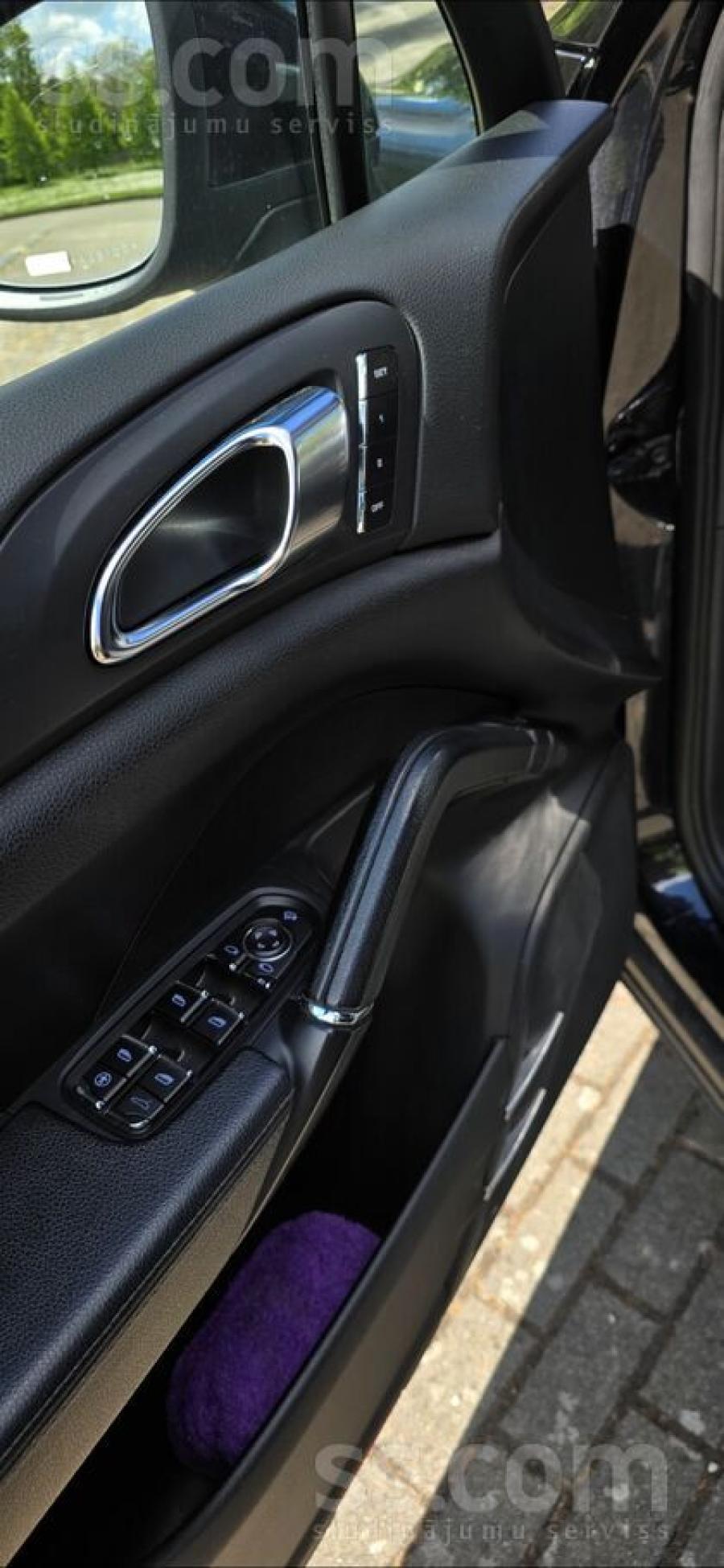 Melns Porsche Cayenne 2011 Dobele, ar dzinēja tilpumu 3.00 L un nobraukumu 306 tūkst. km par 12500 €, foto 10 vietnē AUTOMOTO.COM.LV