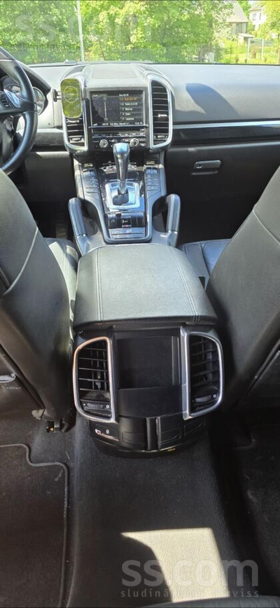 Melns Porsche Cayenne 2011 Dobele, ar dzinēja tilpumu 3.00 L un nobraukumu 306 tūkst. km par 12500 €, foto 12 vietnē AUTOMOTO.COM.LV