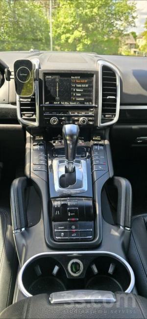 Melns Porsche Cayenne 2011 Dobele, ar dzinēja tilpumu 3.00 L un nobraukumu 306 tūkst. km par 12500 €, foto 13 vietnē AUTOMOTO.COM.LV