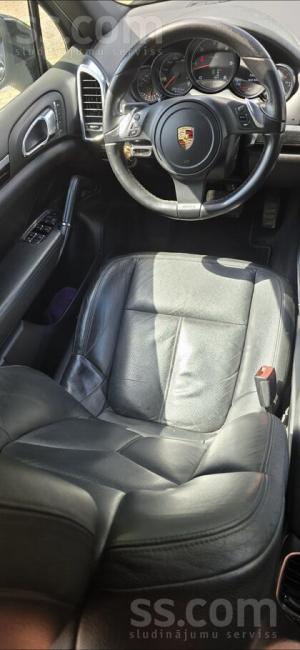 Melns Porsche Cayenne 2011 Dobele, ar dzinēja tilpumu 3.00 L un nobraukumu 306 tūkst. km par 12500 €, foto 16 vietnē AUTOMOTO.COM.LV