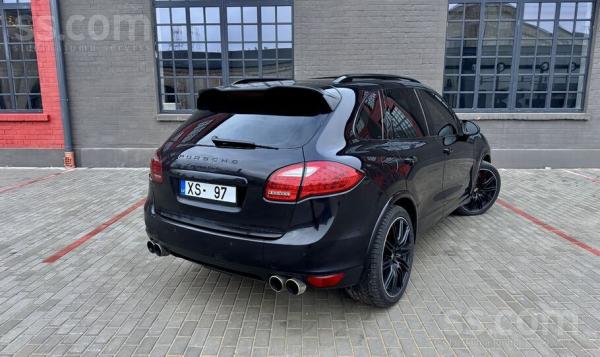 Black Porsche Cayenne 2011 in Riga, with an engine capacity of 4.80 L and mileage of 211 thousand km for 15000 €, photo 4 on AUTOMOTO.COM.LV